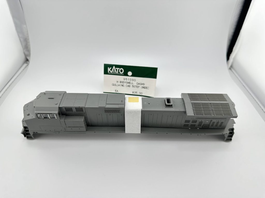 C44-9W Bodyshell, Undec (Gull Wing Cab, 6-Step, Wide HR) (HO-Scale ...
